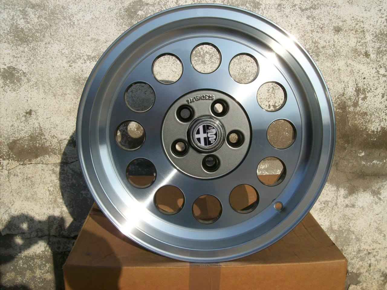 Cerchi replica A1 style Alfa Romeo 7x15 et 25 full diamond Alfetta ...